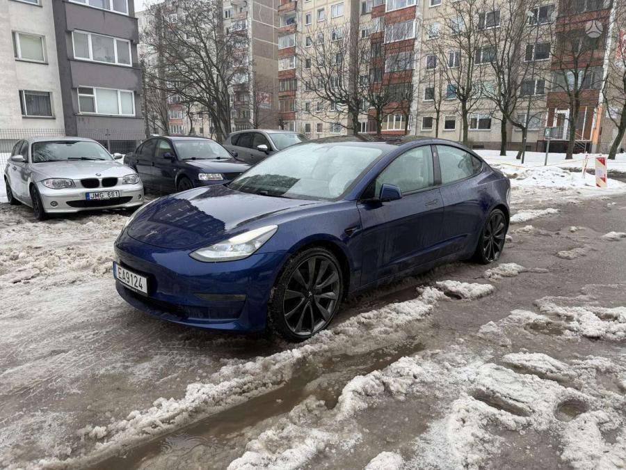 Blue Tesla Model 3 2021 in Kaunas, with an engine capacity of 0.00 L and mileage of 156 thousand km for 22999 €, photo 5 on AUTOMOTO.COM.LV