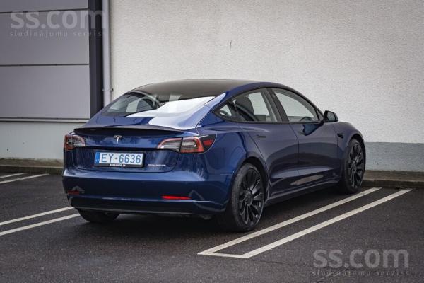 Blue Tesla Model 3 2021 in Riga, with an engine capacity of 0.00 L and mileage of 119 thousand km for 26500 €, photo 4 on AUTOMOTO.COM.LV