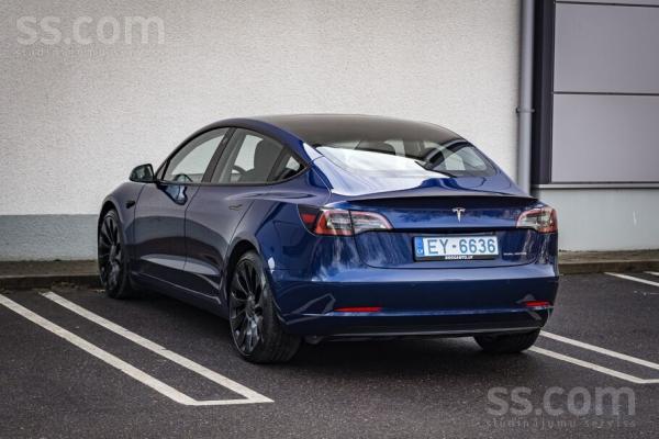 Blue Tesla Model 3 2021 in Riga, with an engine capacity of 0.00 L and mileage of 119 thousand km for 26500 €, photo 6 on AUTOMOTO.COM.LV