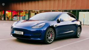 Zils Tesla Model 3 2021 Viļņa, ar dzinēja tilpumu 0.00 L un nobraukumu 112 tūkst. km par 29820 €, foto  vietnē AUTOMOTO.COM.LV