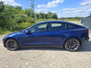 Blue Tesla Model 3 2021 in Panevezys, with an engine capacity of 0.00 L and mileage of 553 thousand km for 8900 €, photo 6 on AUTOMOTO.COM.LV
