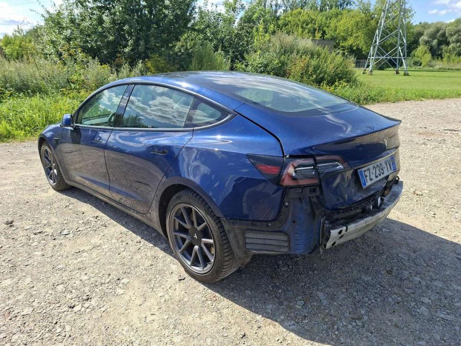 Blue Tesla Model 3 2021 in Panevezys, with an engine capacity of 0.00 L and mileage of 553 thousand km for 8900 €, photo 7 on AUTOMOTO.COM.LV