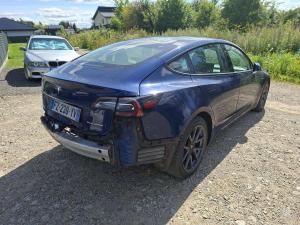 Blue Tesla Model 3 2021 in Panevezys, with an engine capacity of 0.00 L and mileage of 553 thousand km for 8900 €, photo 8 on AUTOMOTO.COM.LV