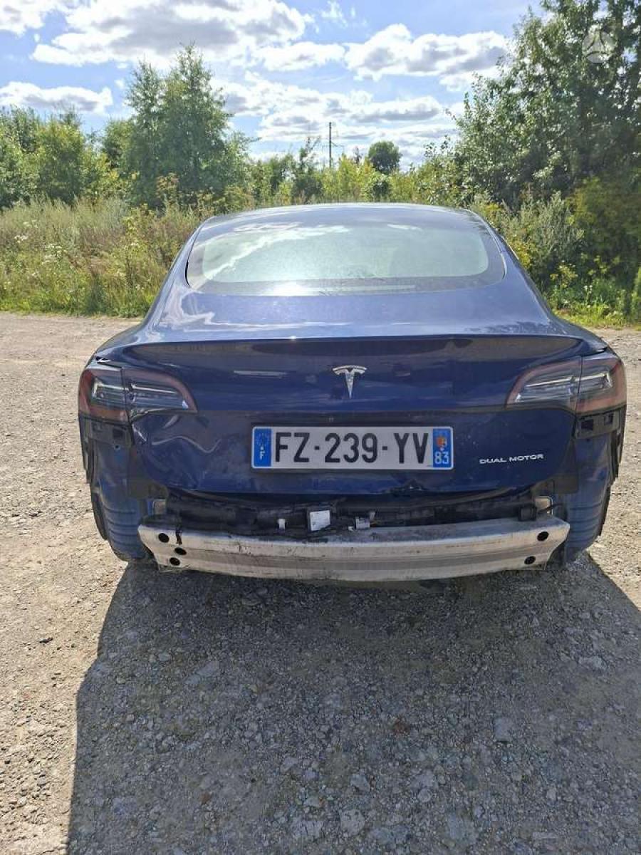 Blue Tesla Model 3 2021 in Panevezys, with an engine capacity of 0.00 L and mileage of 553 thousand km for 8900 €, photo 9 on AUTOMOTO.COM.LV