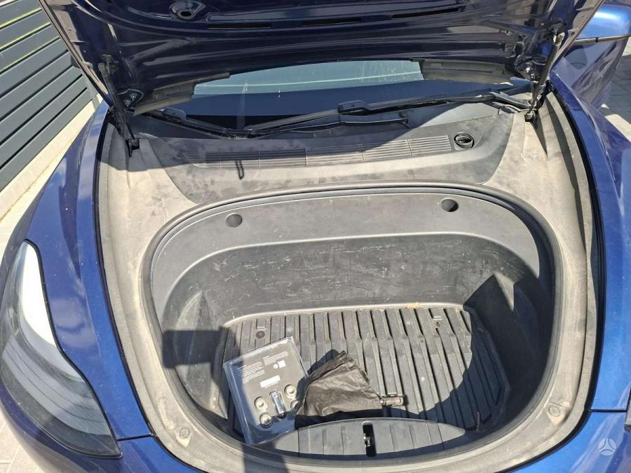 Blue Tesla Model 3 2021 in Panevezys, with an engine capacity of 0.00 L and mileage of 553 thousand km for 8900 €, photo 14 on AUTOMOTO.COM.LV
