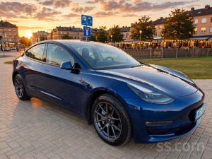 Blue Tesla Model 3 2021 in Riga, with an engine capacity of 0.00 L and mileage of 70 thousand km for 29550 €, photo 4 on AUTOMOTO.COM.LV