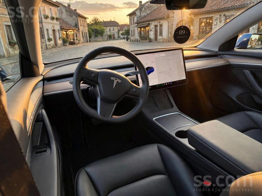 Blue Tesla Model 3 2021 in Riga, with an engine capacity of 0.00 L and mileage of 70 thousand km for 29550 €, photo 6 on AUTOMOTO.COM.LV