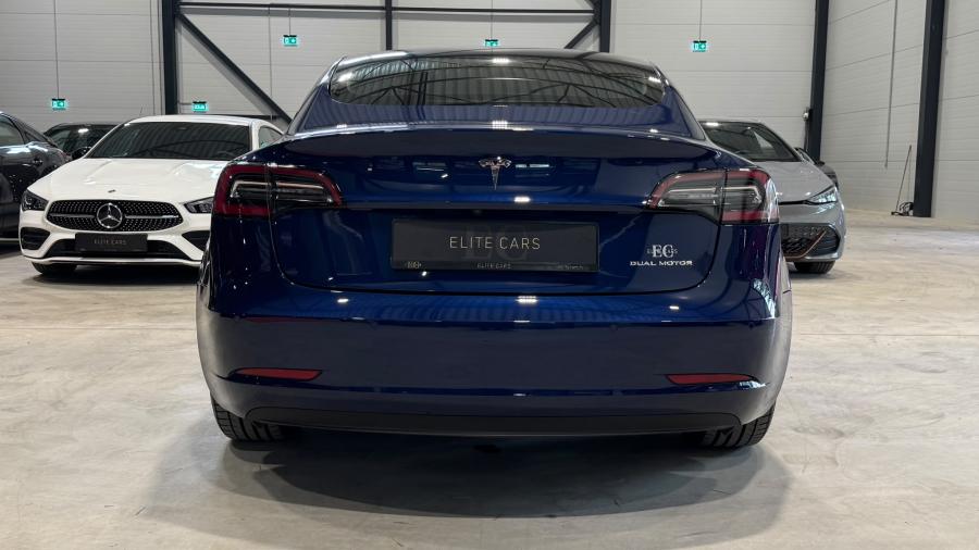 Blue Tesla Model 3 2021 in Riga, with an engine capacity of 0.00 L and mileage of 124 thousand km for 26990 €, photo 4 on AUTOMOTO.COM.LV