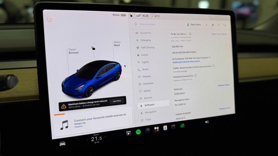 Blue Tesla Model 3 2021 in Riga, with an engine capacity of 0.00 L and mileage of 124 thousand km for 26990 €, photo 12 on AUTOMOTO.COM.LV