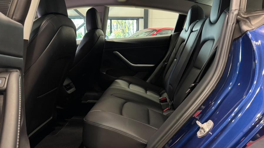 Blue Tesla Model 3 2021 in Riga, with an engine capacity of 0.00 L and mileage of 124 thousand km for 26990 €, photo 15 on AUTOMOTO.COM.LV