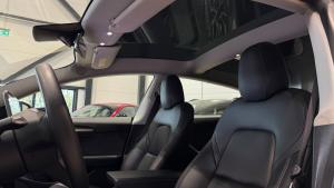 Blue Tesla Model 3 2021 in Riga, with an engine capacity of 0.00 L and mileage of 124 thousand km for 26990 €, photo 16 on AUTOMOTO.COM.LV