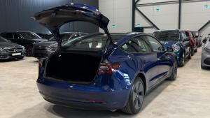 Blue Tesla Model 3 2021 in Riga, with an engine capacity of 0.00 L and mileage of 124 thousand km for 26990 €, photo 18 on AUTOMOTO.COM.LV
