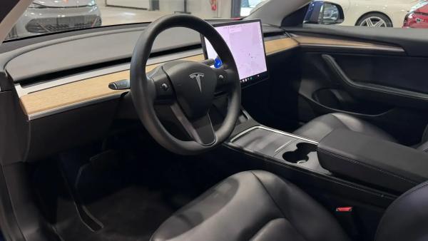 Zils Tesla Model 3 2021 Mārupe, ar dzinēja tilpumu 0.00 L un nobraukumu 124 tūkst. km par 26990 €, foto 7 vietnē AUTOMOTO.COM.LV