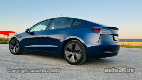 Blue Tesla Model 3 2022 in Tallinn, with an engine capacity of 0.00 L and mileage of 55 thousand km for 29990 €, photo 3 on AUTOMOTO.COM.LV
