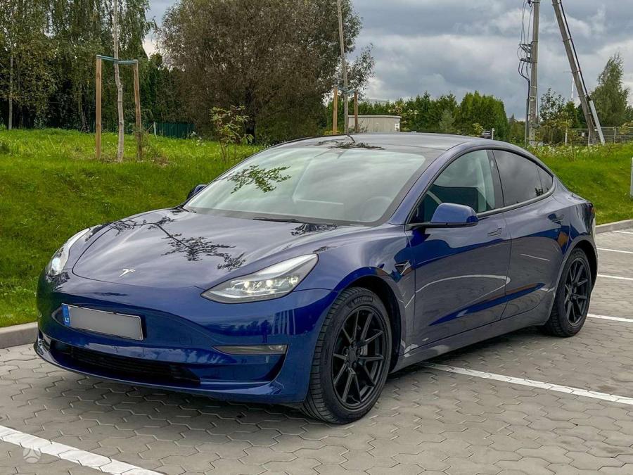 Zils Tesla Model 3 2022 Viļņa, ar dzinēja tilpumu 0.00 L un nobraukumu 69 tūkst. km par 28200 €, foto 3 vietnē AUTOMOTO.COM.LV