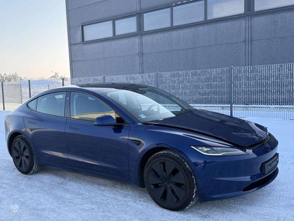 Blue Tesla Model 3 2023 in Kaunas, with an engine capacity of 0.00 L and mileage of 51 thousand km for 14500 €, photo 3 on AUTOMOTO.COM.LV