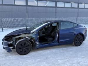 Blue Tesla Model 3 2023 in Kaunas, with an engine capacity of 0.00 L and mileage of 51 thousand km for 14500 €, photo 8 on AUTOMOTO.COM.LV