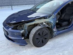 Blue Tesla Model 3 2023 in Kaunas, with an engine capacity of 0.00 L and mileage of 51 thousand km for 14500 €, photo 9 on AUTOMOTO.COM.LV