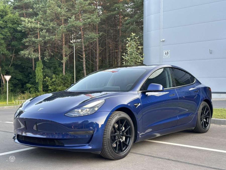 Blue Tesla Model 3 2023 in Vilnius, with an engine capacity of 0.00 L and mileage of 66 thousand km for 30000 €, photo 3 on AUTOMOTO.COM.LV