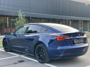 Blue Tesla Model 3 2023 in Vilnius, with an engine capacity of 0.00 L and mileage of 66 thousand km for 30000 €, photo 7 on AUTOMOTO.COM.LV
