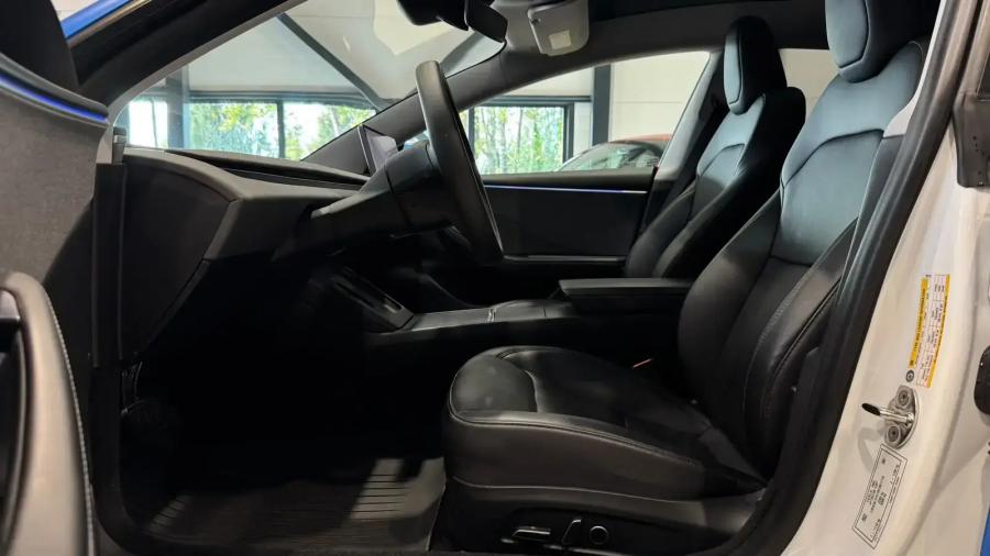 Blue Tesla Model 3 2023 in Marupe, with an engine capacity of 0.00 L and mileage of 57 thousand km for 32490 €, photo 6 on AUTOMOTO.COM.LV