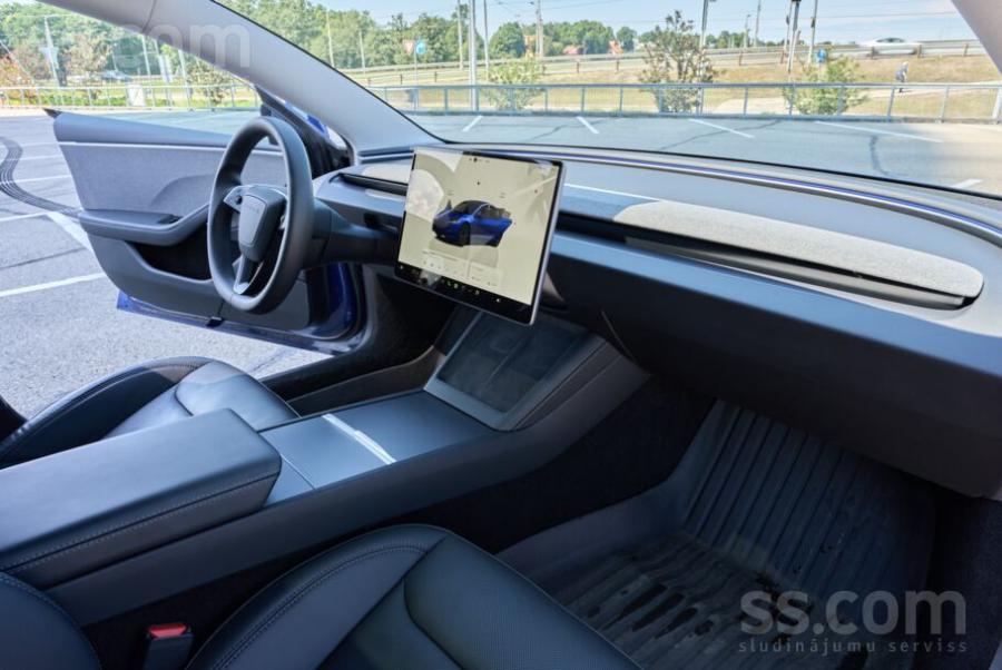 Blue Tesla Model 3 2024 in Riga, with an engine capacity of 0.00 L and mileage of 39 thousand km for 38000 €, photo 5 on AUTOMOTO.COM.LV