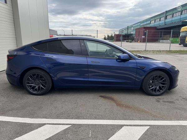 Zils Tesla Model 3 2025 Kauņa, ar dzinēja tilpumu 0.00 L un nobraukumu 15 tūkst. km par 34500 €, foto 2 vietnē AUTOMOTO.COM.LV