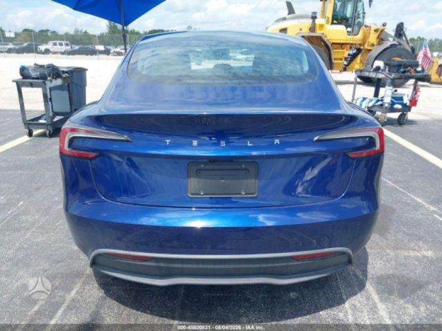 Blue Tesla Model 3 2025 in Klaipeda, with an engine capacity of 0.00 L and mileage of 21 thousand km for 12200 €, photo 4 on AUTOMOTO.COM.LV