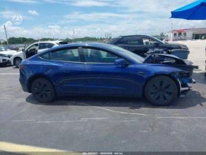 Blue Tesla Model 3 2025 in Klaipeda, with an engine capacity of 0.00 L and mileage of 21 thousand km for 12200 €, photo 8 on AUTOMOTO.COM.LV
