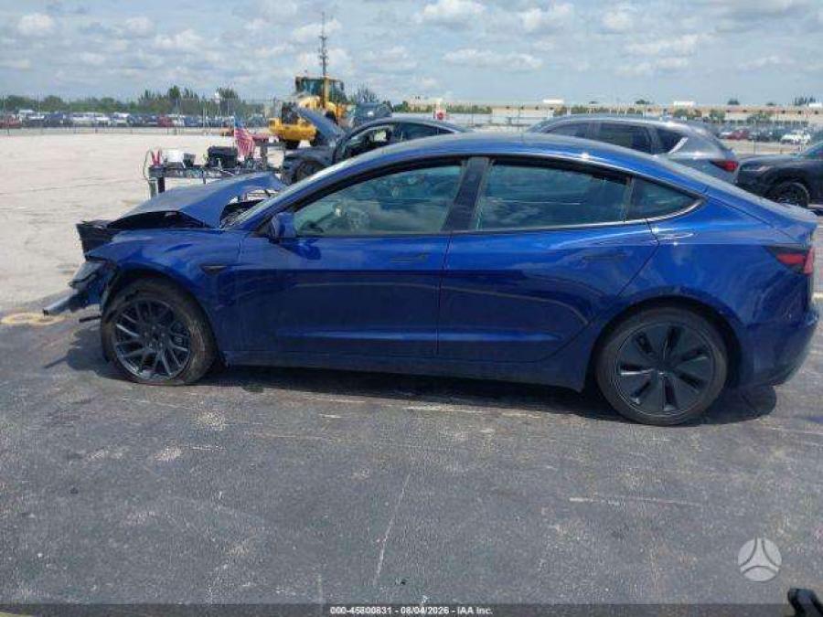 Blue Tesla Model 3 2025 in Klaipeda, with an engine capacity of 0.00 L and mileage of 21 thousand km for 12200 €, photo 9 on AUTOMOTO.COM.LV