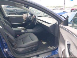 Blue Tesla Model 3 2025 in Klaipeda, with an engine capacity of 0.00 L and mileage of 21 thousand km for 12200 €, photo 15 on AUTOMOTO.COM.LV
