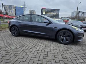 Pelēks Tesla Model 3 2021 Viļņa, ar dzinēja tilpumu 0.00 L un nobraukumu 95 tūkst. km par 25000 €, foto 2 vietnē AUTOMOTO.COM.LV