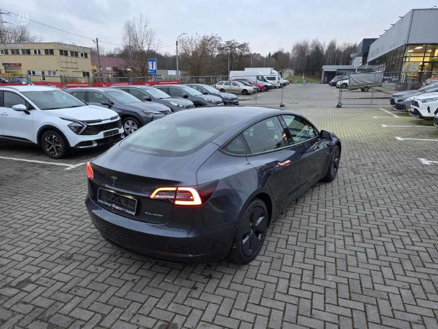 Pelēks Tesla Model 3 2021 Viļņa, ar dzinēja tilpumu 0.00 L un nobraukumu 95 tūkst. km par 25000 €, foto 4 vietnē AUTOMOTO.COM.LV