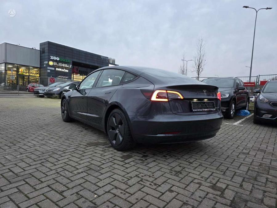 Pelēks Tesla Model 3 2021 Viļņa, ar dzinēja tilpumu 0.00 L un nobraukumu 95 tūkst. km par 25000 €, foto 6 vietnē AUTOMOTO.COM.LV