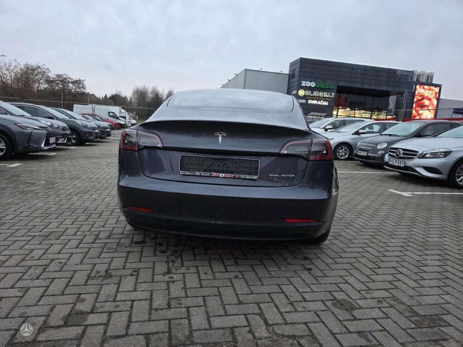 Pelēks Tesla Model 3 2021 Viļņa, ar dzinēja tilpumu 0.00 L un nobraukumu 95 tūkst. km par 25000 €, foto 7 vietnē AUTOMOTO.COM.LV