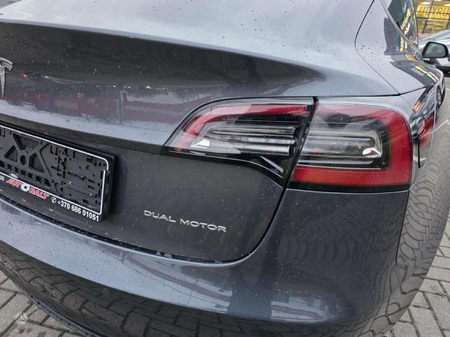 Pelēks Tesla Model 3 2021 Viļņa, ar dzinēja tilpumu 0.00 L un nobraukumu 95 tūkst. km par 25000 €, foto 9 vietnē AUTOMOTO.COM.LV