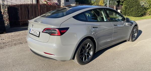 Pelēks Tesla Model 3 2023 Viļņa, ar dzinēja tilpumu 0.00 L un nobraukumu 23 tūkst. km par 28000 €, foto 2 vietnē AUTOMOTO.COM.LV