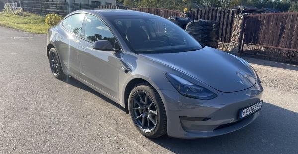 Pelēks Tesla Model 3 2023 Viļņa, ar dzinēja tilpumu 0.00 L un nobraukumu 23 tūkst. km par 28000 €, foto 3 vietnē AUTOMOTO.COM.LV