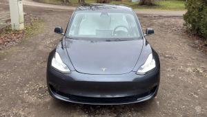 Pelēks Tesla Model 3 2019 Jonava, ar dzinēja tilpumu 0.00 L un nobraukumu 130 tūkst. km par 9999 €, foto 2 vietnē AUTOMOTO.COM.LV