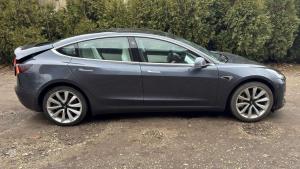 Pelēks Tesla Model 3 2019 Jonava, ar dzinēja tilpumu 0.00 L un nobraukumu 130 tūkst. km par 9999 €, foto 4 vietnē AUTOMOTO.COM.LV