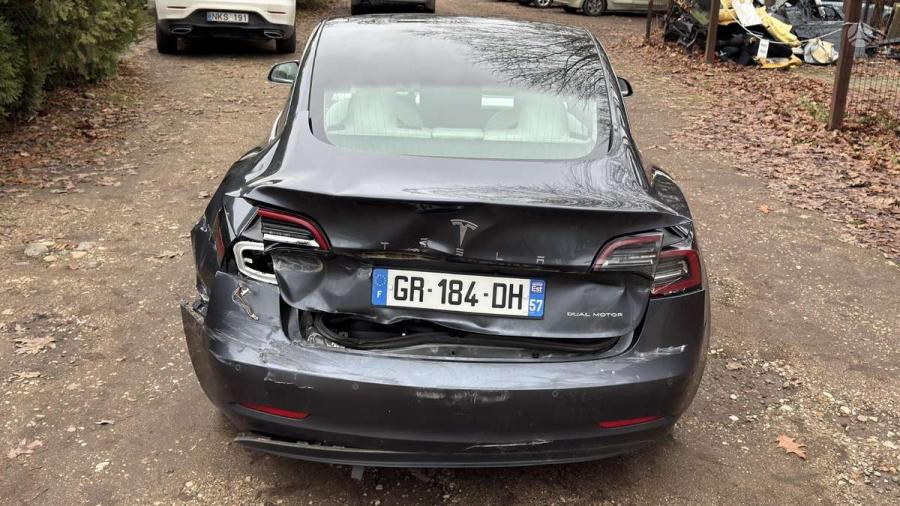 Pelēks Tesla Model 3 2019 Jonava, ar dzinēja tilpumu 0.00 L un nobraukumu 130 tūkst. km par 9999 €, foto 6 vietnē AUTOMOTO.COM.LV
