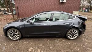 Pelēks Tesla Model 3 2019 Jonava, ar dzinēja tilpumu 0.00 L un nobraukumu 130 tūkst. km par 9999 €, foto 8 vietnē AUTOMOTO.COM.LV