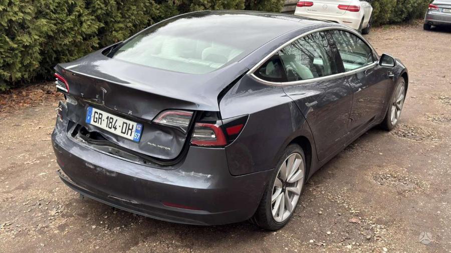 Pelēks Tesla Model 3 2019 Jonava, ar dzinēja tilpumu 0.00 L un nobraukumu 130 tūkst. km par 9999 €, foto 13 vietnē AUTOMOTO.COM.LV