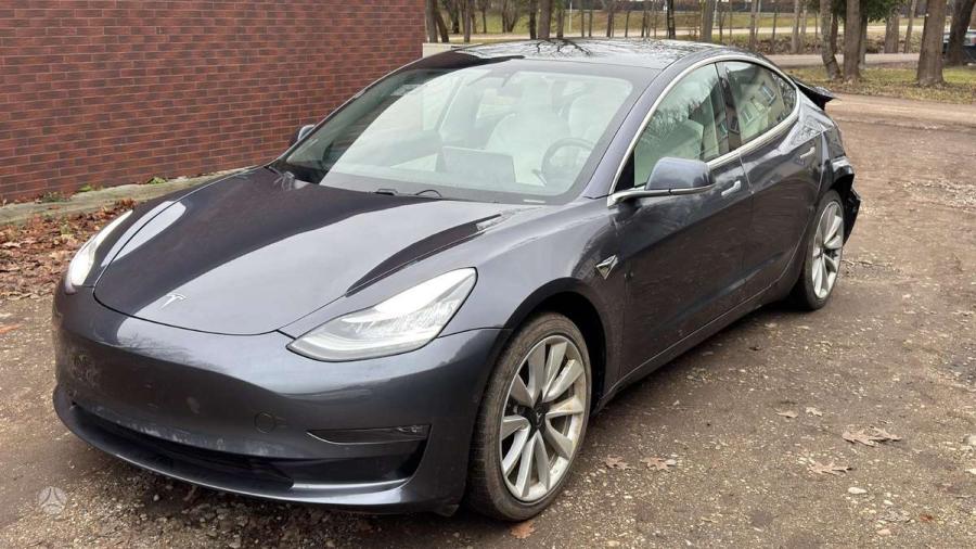 Pelēks Tesla Model 3 2019 Jonava, ar dzinēja tilpumu 0.00 L un nobraukumu 130 tūkst. km par 10999 €, foto 3 vietnē AUTOMOTO.COM.LV