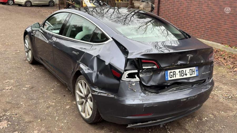 Pelēks Tesla Model 3 2019 Jonava, ar dzinēja tilpumu 0.00 L un nobraukumu 130 tūkst. km par 10999 €, foto 5 vietnē AUTOMOTO.COM.LV