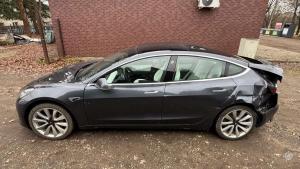 Pelēks Tesla Model 3 2019 Jonava, ar dzinēja tilpumu 0.00 L un nobraukumu 130 tūkst. km par 10999 €, foto 12 vietnē AUTOMOTO.COM.LV