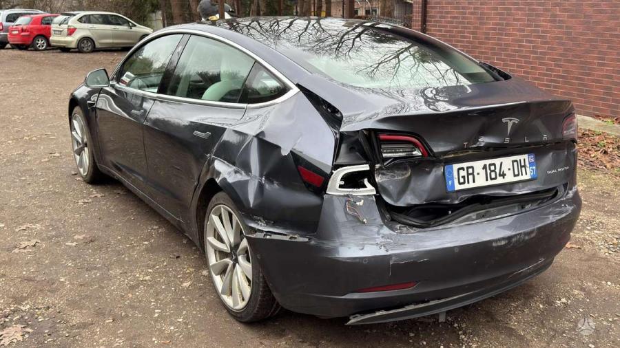 Pelēks Tesla Model 3 2019 Jonava, ar dzinēja tilpumu 0.00 L un nobraukumu 130 tūkst. km par 10999 €, foto 13 vietnē AUTOMOTO.COM.LV