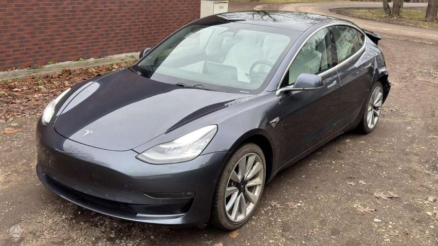 Grey Tesla Model 3 2019 in Jonava, with an engine capacity of 0.00 L and mileage of 130 thousand km for 10500 €, photo 1 on AUTOMOTO.COM.LV