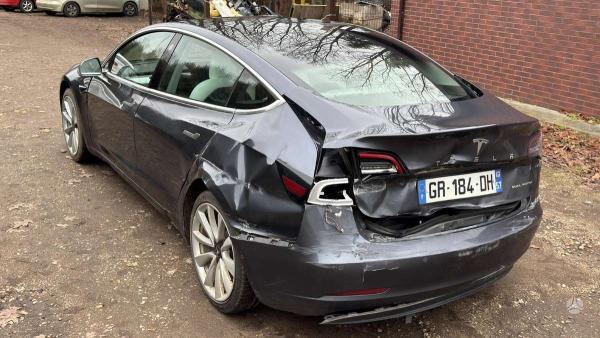 Pelēks Tesla Model 3 2019 Jonava, ar dzinēja tilpumu 0.00 L un nobraukumu 130 tūkst. km par 10500 €, foto 7 vietnē AUTOMOTO.COM.LV