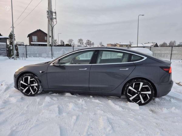 Grey Tesla Model 3 2019 in Kaunas, with an engine capacity of 0.00 L and mileage of 180 thousand km for 12300 €, photo 2 on AUTOMOTO.COM.LV